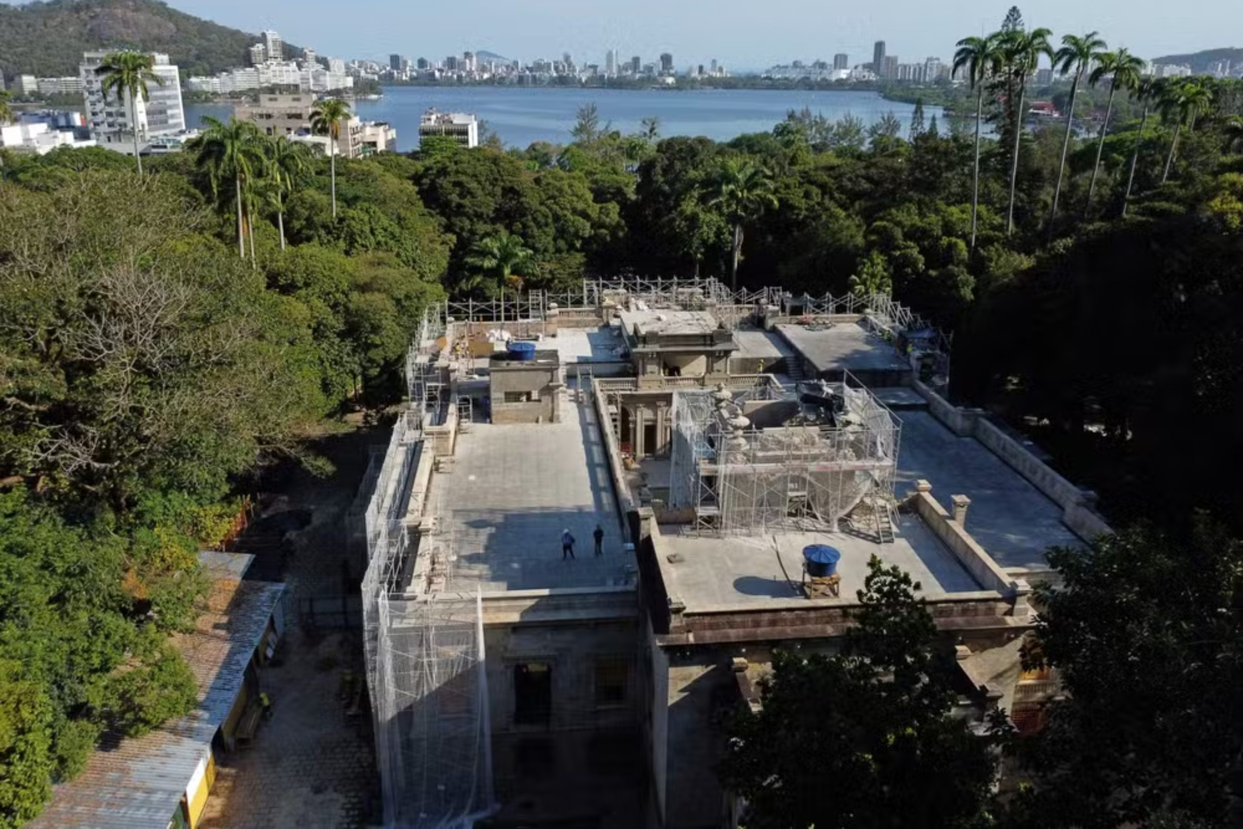Restauração do Parque Lage no Rio revela obras centenárias